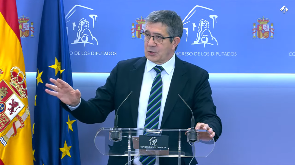 Patxi López comparece en la sala de prensa del Congreso de los ...