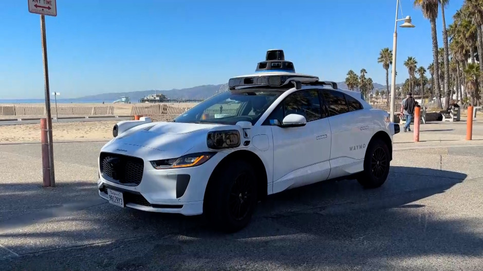 Viajar en taxi sin conductor ya es una realidad en Los Ángeles