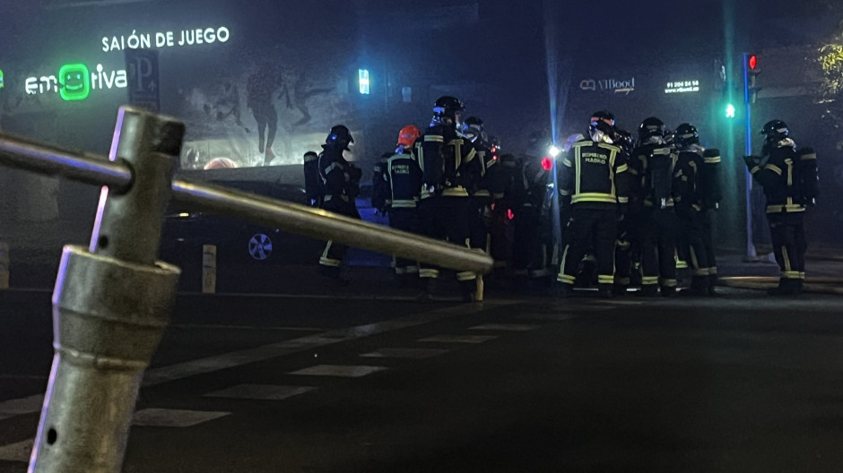 Así trabajaron los bomberos para apagar un incendio en la planta menos cuatro de un parking de ...