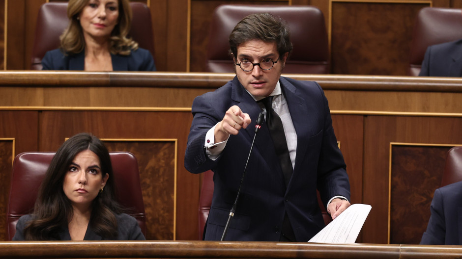 Figaredo, indignado en el Congreso ante el despilfarro del Gobierno ...