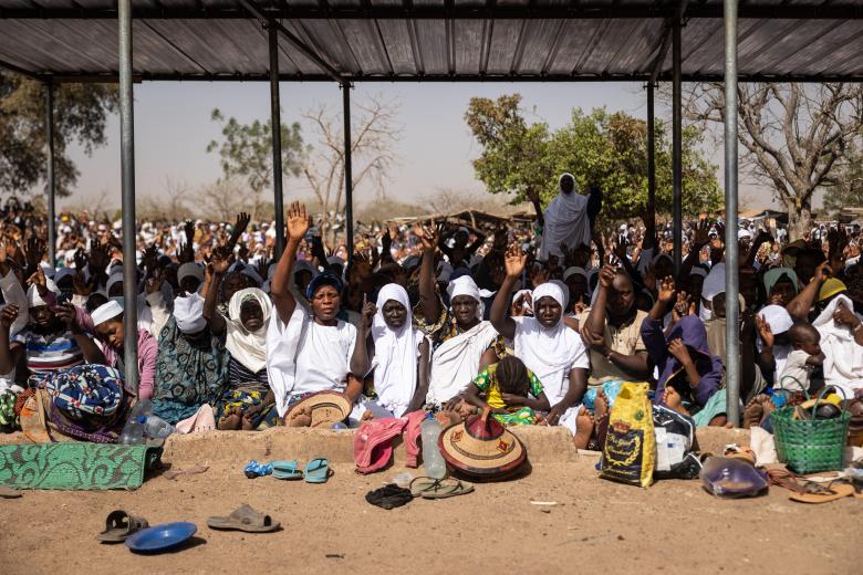 Adja, la joven curandera que atrae a los espíritus malignos y a los ...