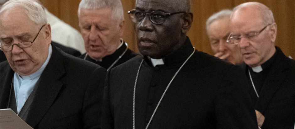 Robert Sarah reaparece en un retiro espiritual para arremeter contra el ...