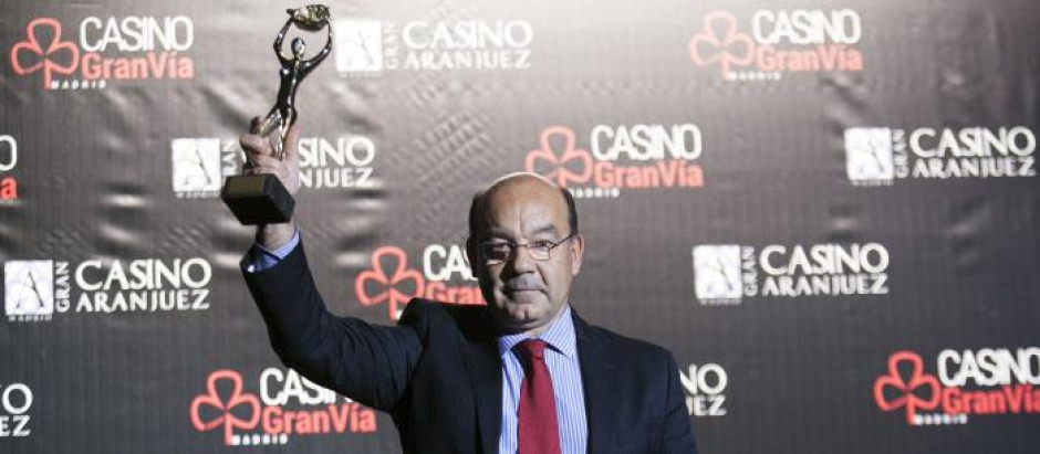 Ángel Expósito recibe el Premio Nacional de Periodismo Pedro Antonio de ...