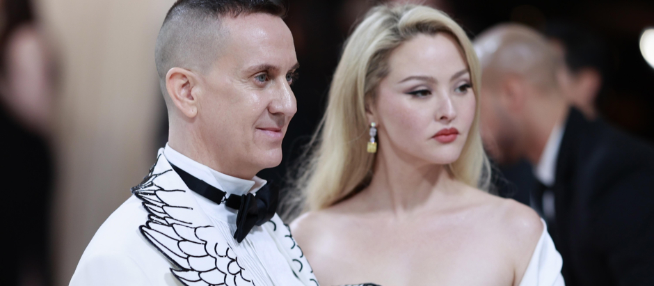 Los famosos recuerdan y emulan a Karl Lagerfeld en una elegante Met Gala