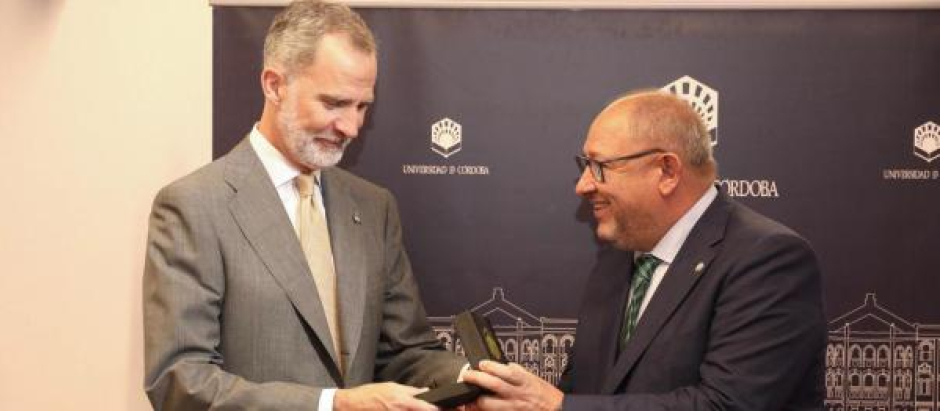 La Universidad de Córdoba entrega al Rey la Medalla de Oro Averroes