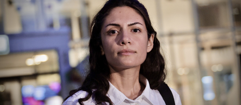 De la cancelación al parlamento: un eurodiputado invita a una artista ...