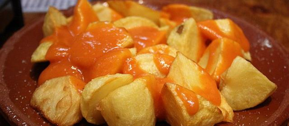 Las mejores patatas bravas de España se sirven en un restaurante de ...