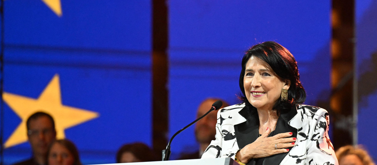 La presidenta de Georgia veta la polémica «ley rusa» sobre agentes ...