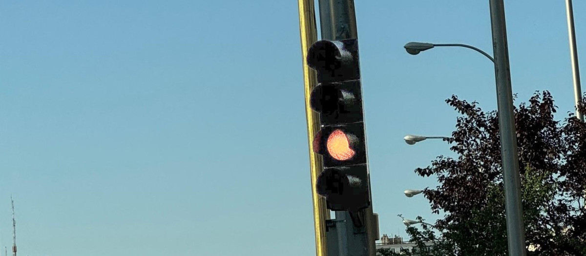 Madrid explica cómo funcionan los semáforos de cuatro colores que cada vez son más habituales