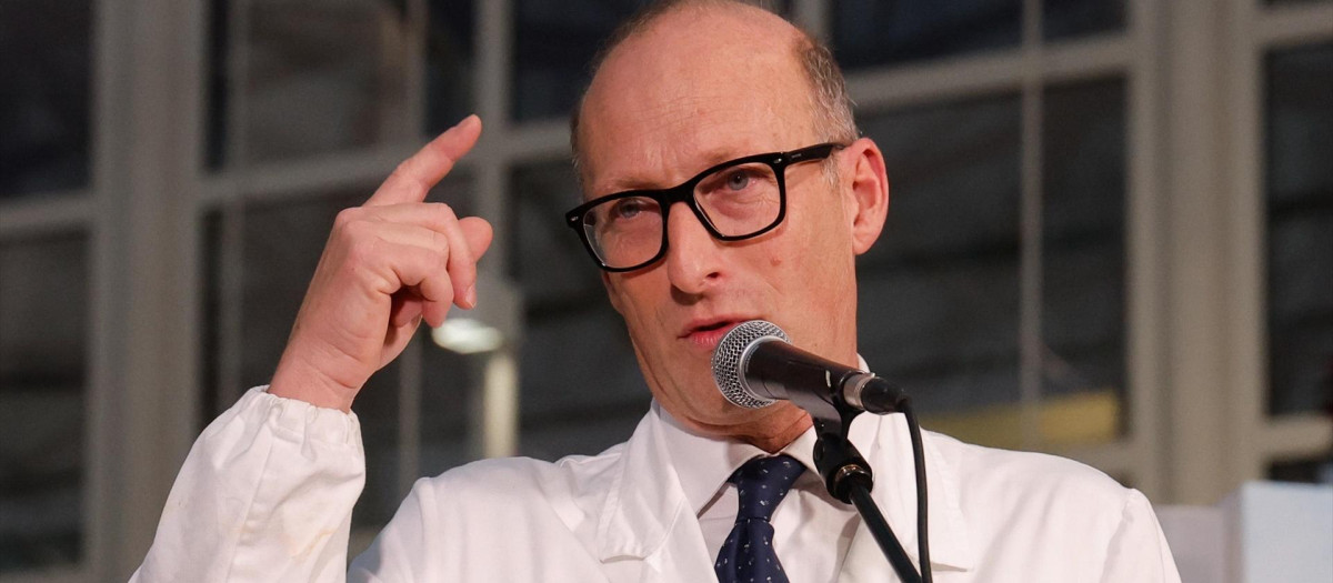 «Tenía los ojos abiertos pero no respondía. Estaba en coma»: El médico ...