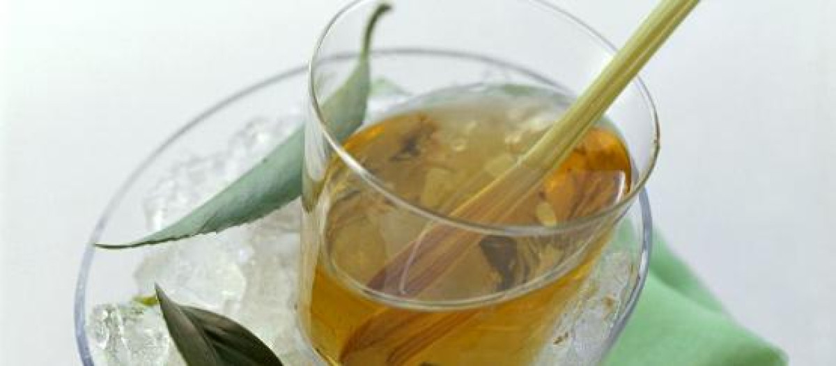 Infusión de laurel y limón: propiedades, beneficios y cómo prepararla