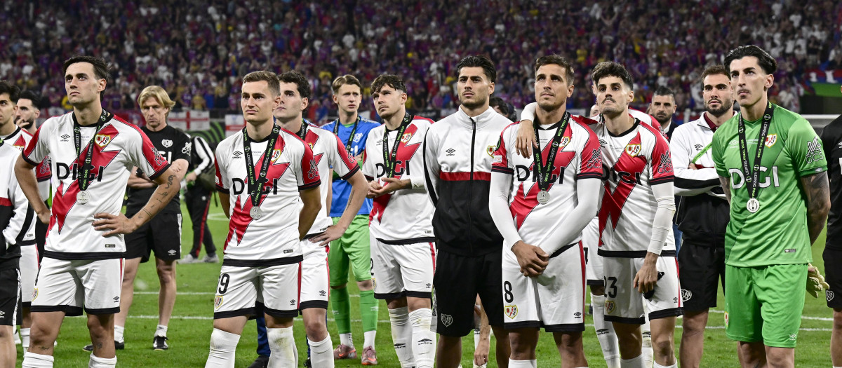 El bonito lema con el que la afición del Rayo despidió a los suyos y ya ...