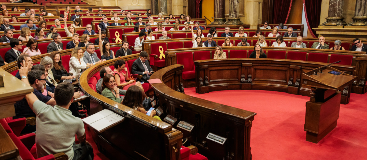 El PSC permite que prospere una moción para que se incumpla la ...
