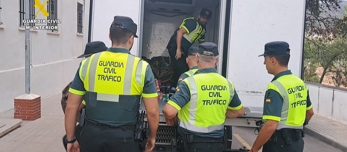 Detenido cuando escalaba un muro tras darse a la fuga con 1.555 kilos ...