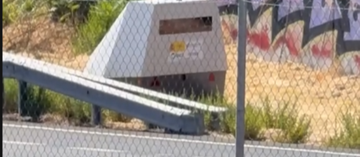 En bajada y detrás de un guardarraíl, así estrena la DGT su nuevo radar ...