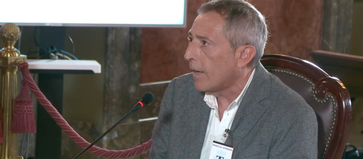 El primer periodista que publicó el mail del novio de Ayuso reconoce ...