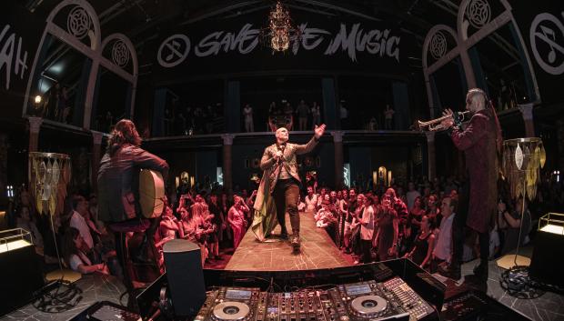 Por qué WAH es el mejor plan inmersivo con cena, show épico y fiesta ...