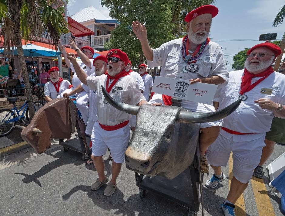 Los sanfermines más originales: en Florida, con toros de madera y ...