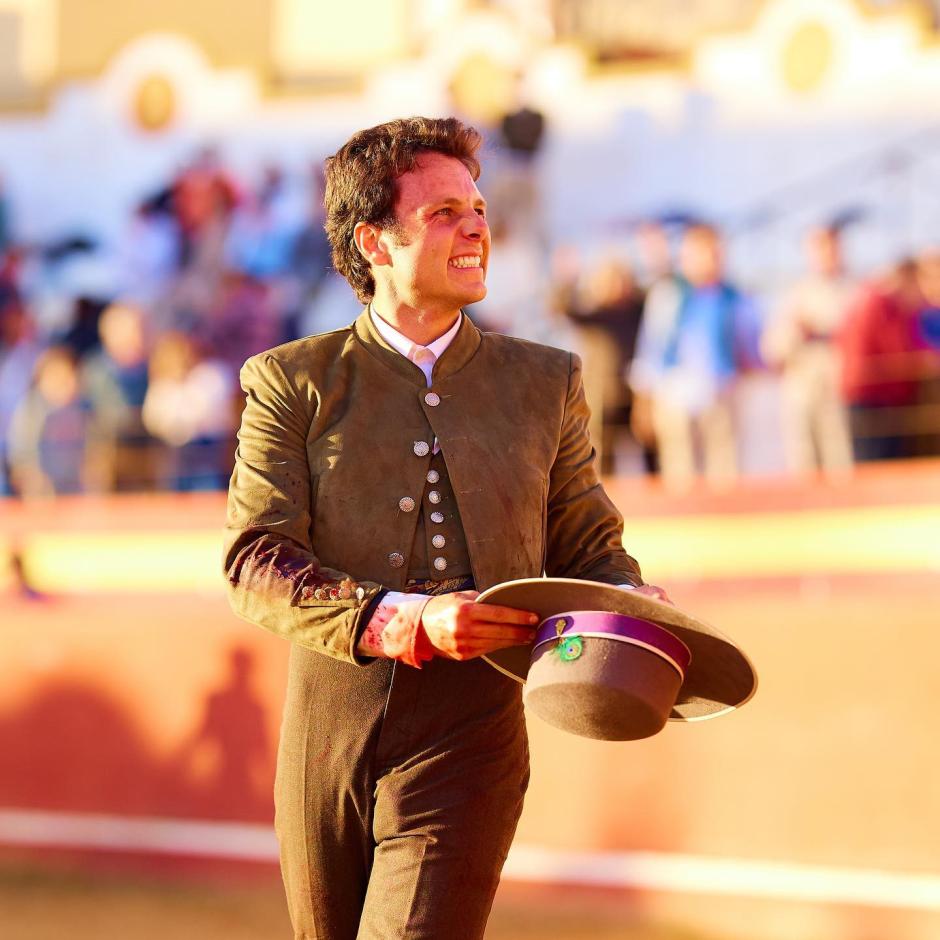 Juanillo Bohórquez, el joven novillero que debuta como modelo y llena las plazas