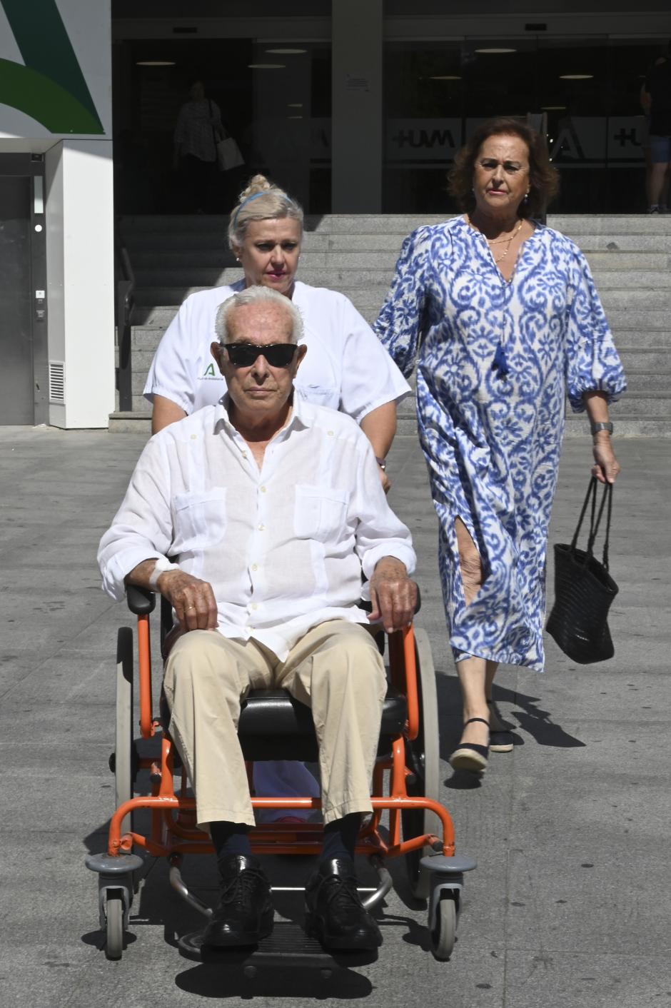 Curro Romero recibe el alta hospitalaria