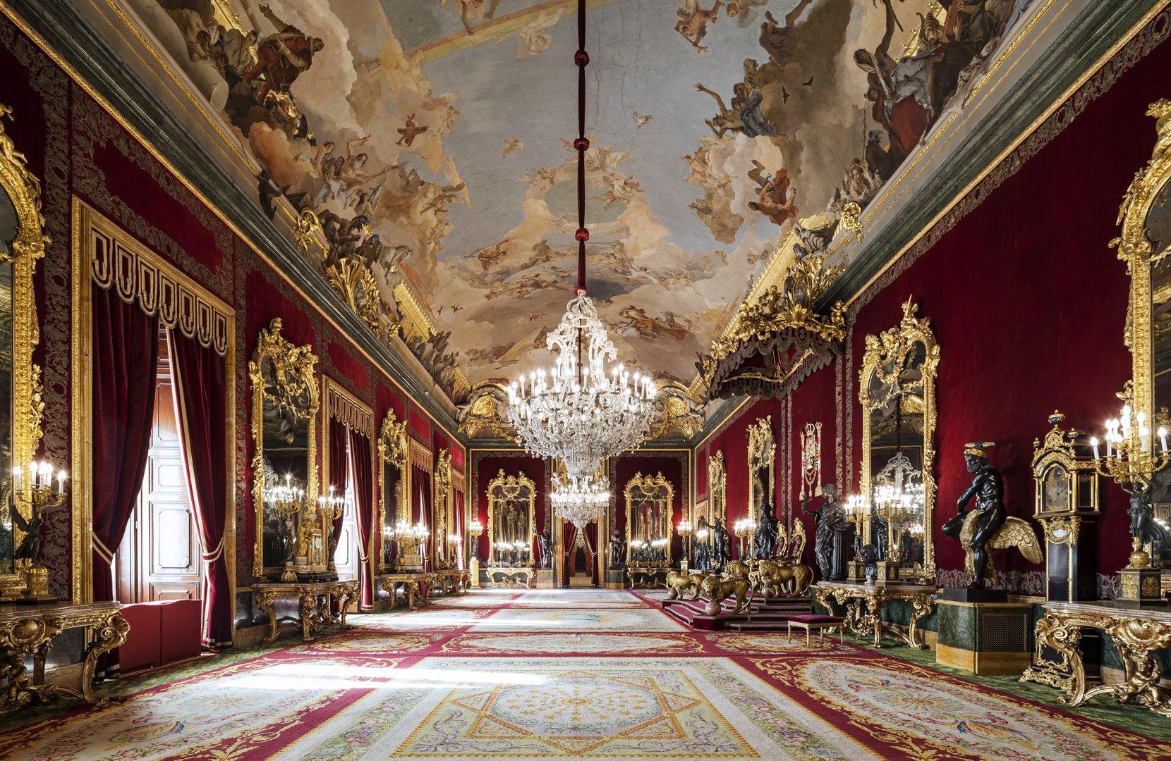 Los tesoros que esconde el majestuoso Salón del Trono del Palacio Real