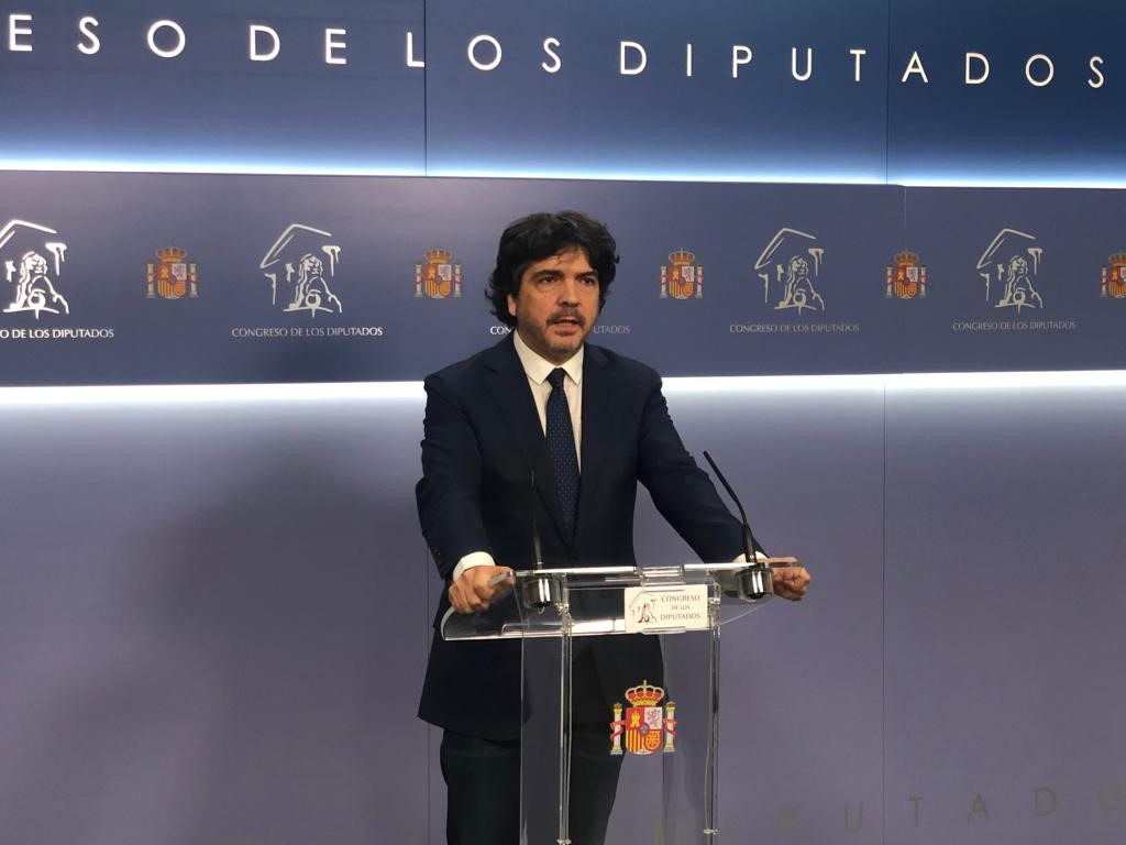 Mario Garcés, el político, escritor, músico y actor del Congreso