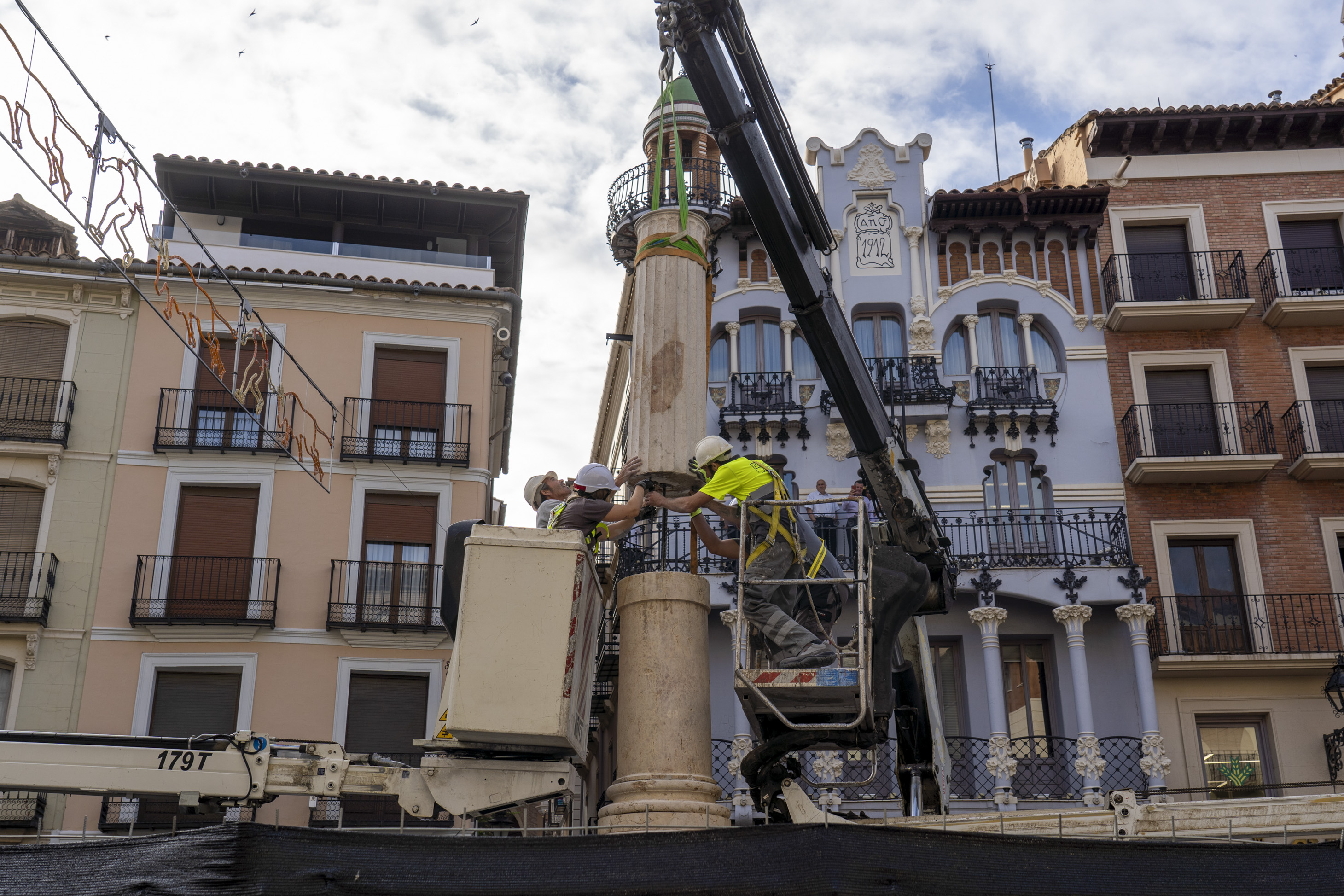 Restaurada y repuesta la columna de la Fuente del Torico de Teruel