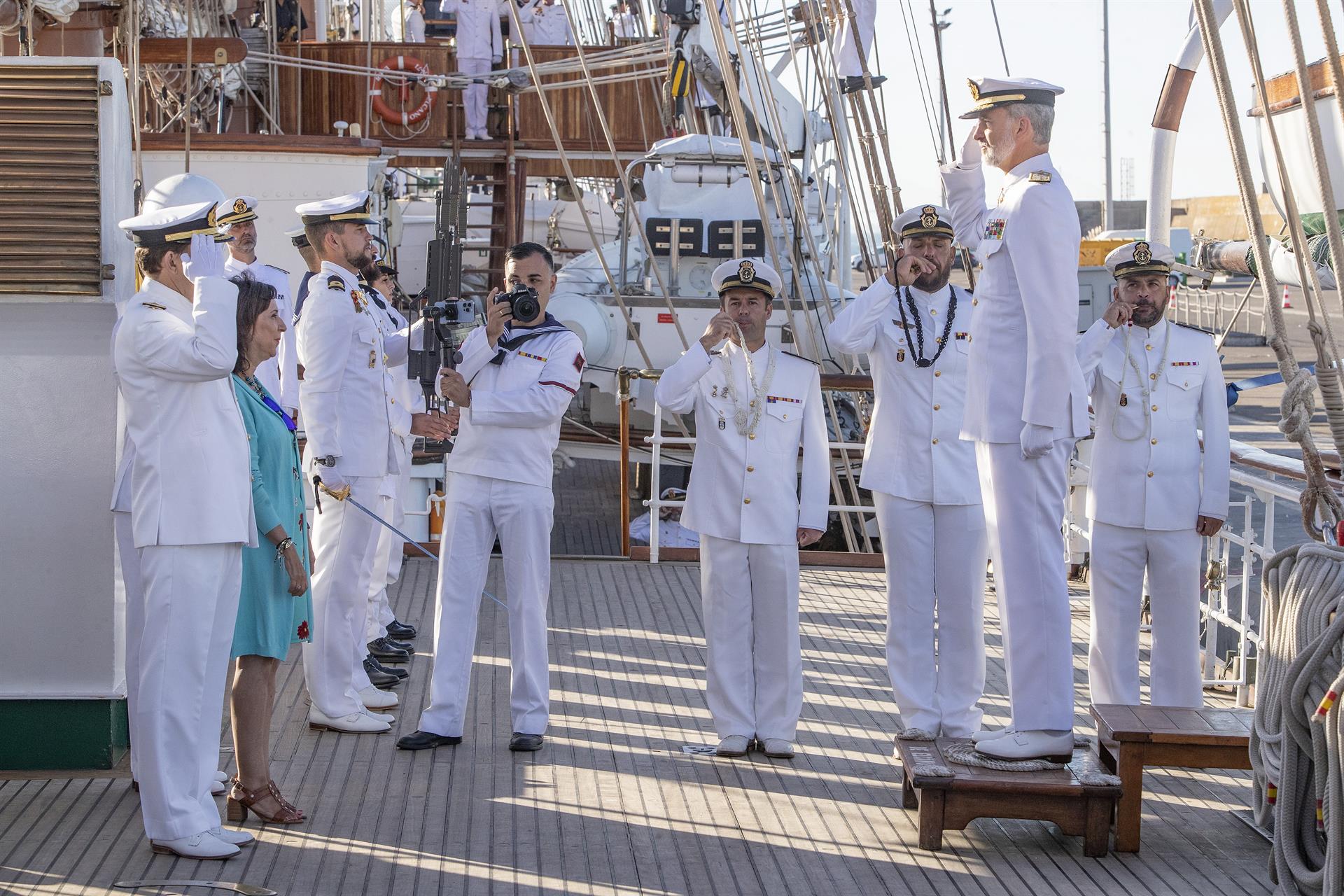 Armada: Felipe VI preside la revista naval que rinde honores a Elcano ...