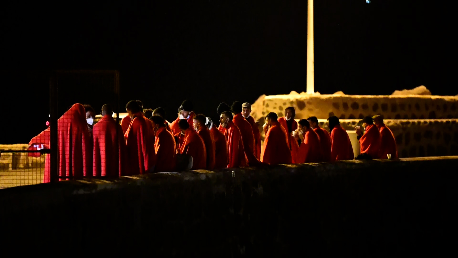 Llegan 33 personas de origen magrebí al puerto de Arrecife en Lanzarote