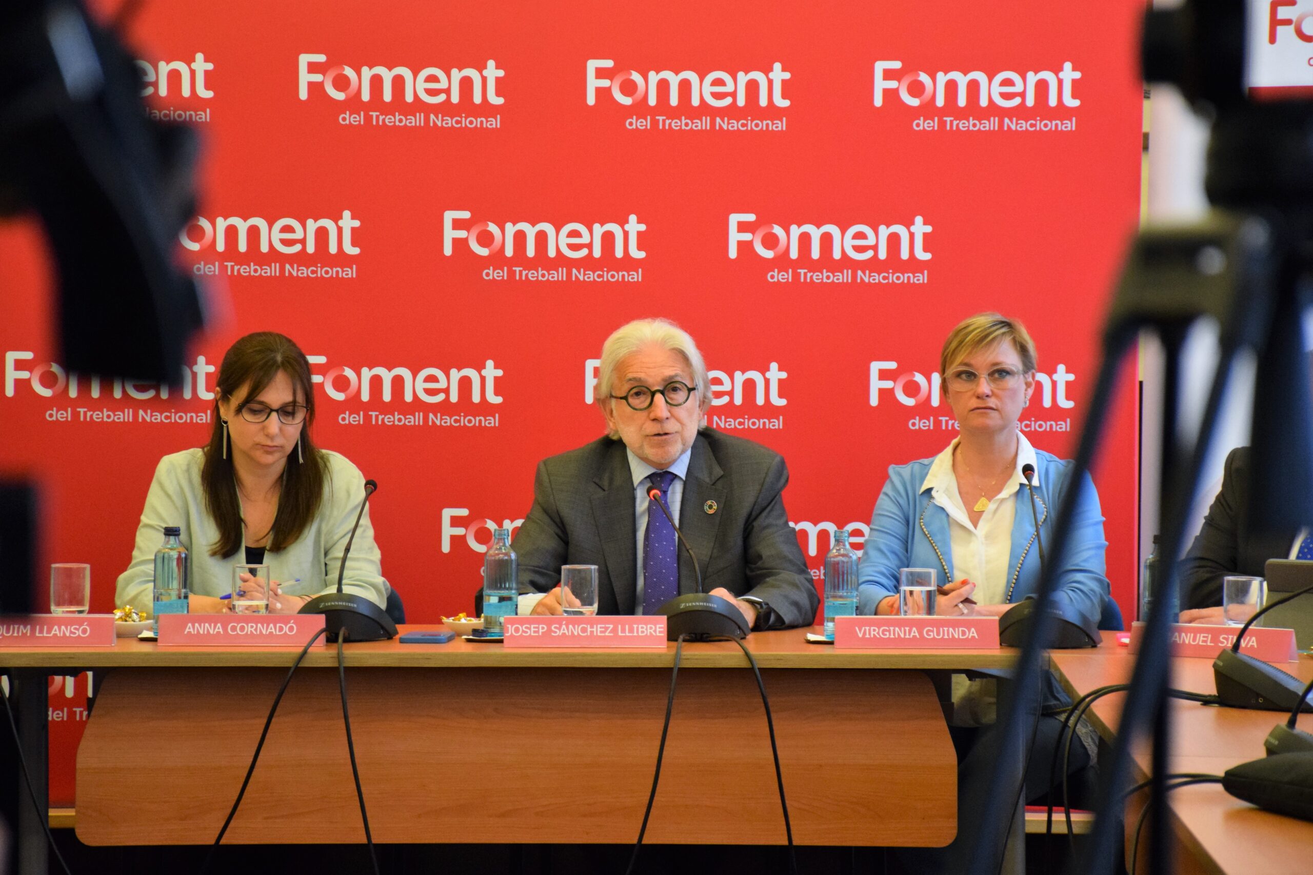 Guerra en la CEOE: Llibre se venga de Garamendi con su apoyo a Guinda