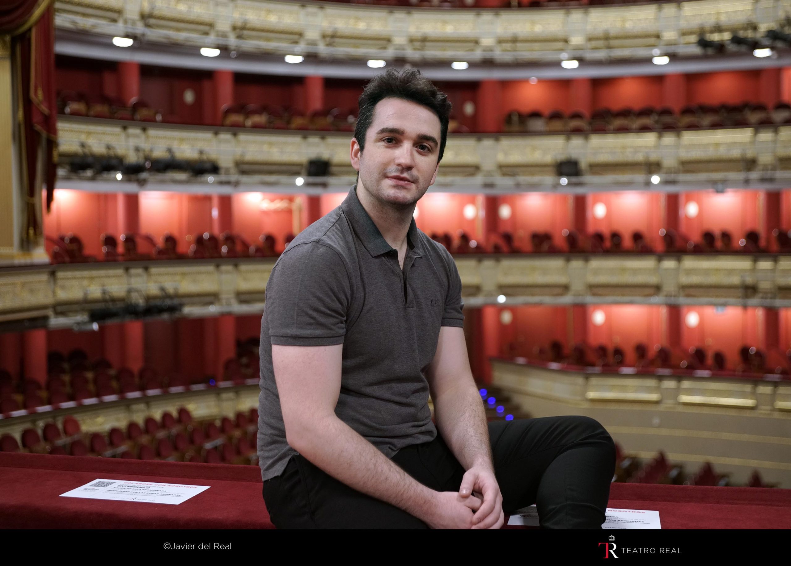 Xabier Anduaga, tenor: «Hoy ya no basta con ponerte en el medio del escenario y cantar»