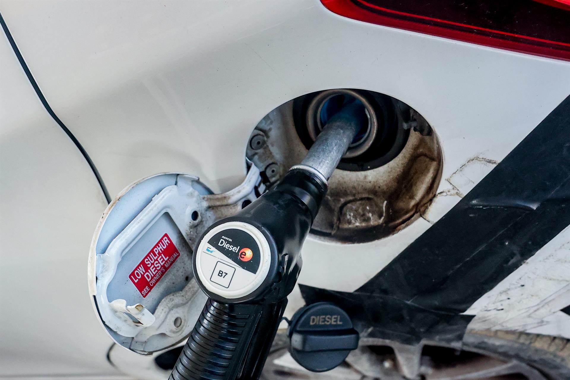 Los Carburantes Tocan Nuevos Mínimos Anuales A Las Puertas De La