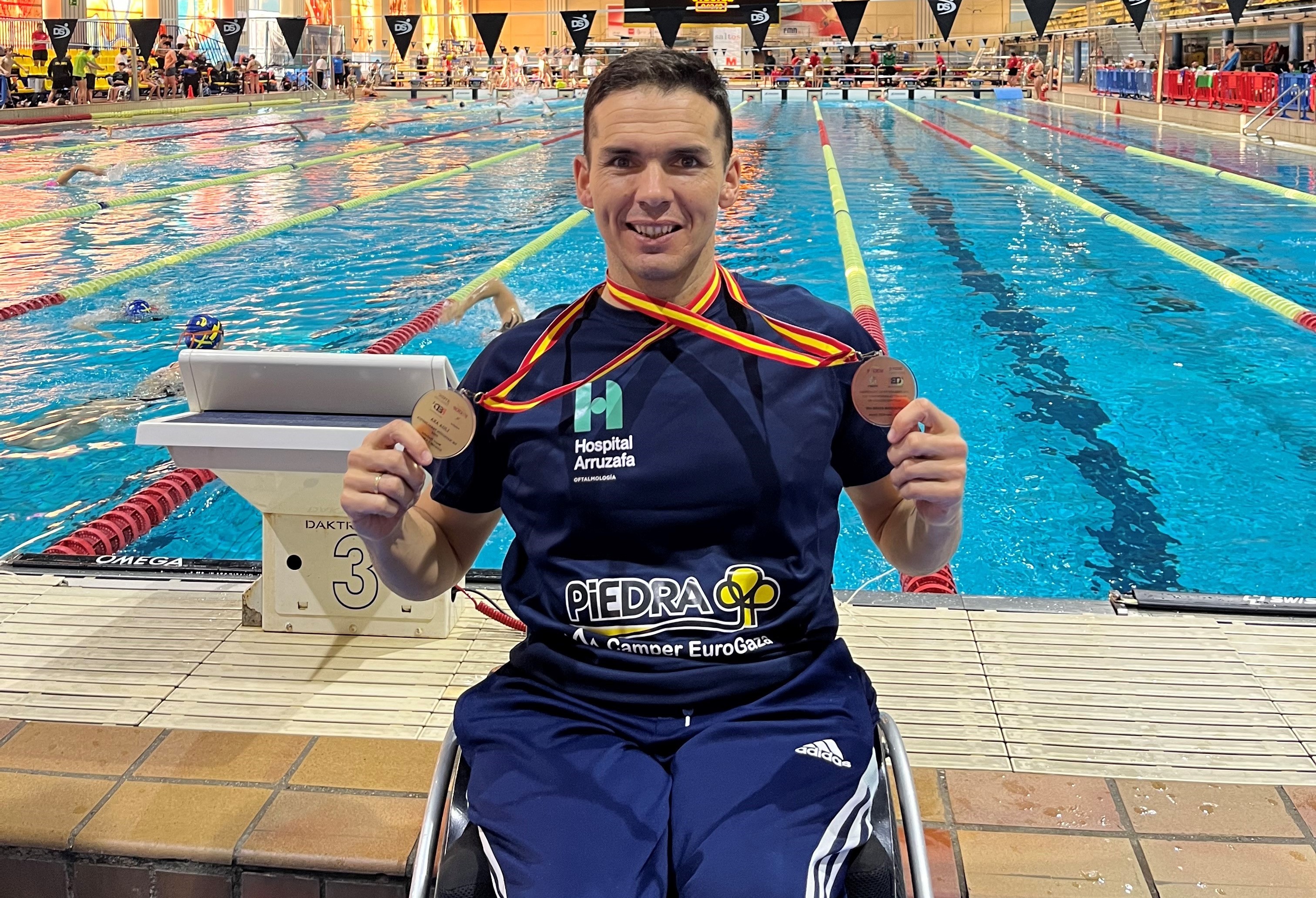 Paco Salinas, oro y mejor nadador de la Liga Axa de natación paralímpica