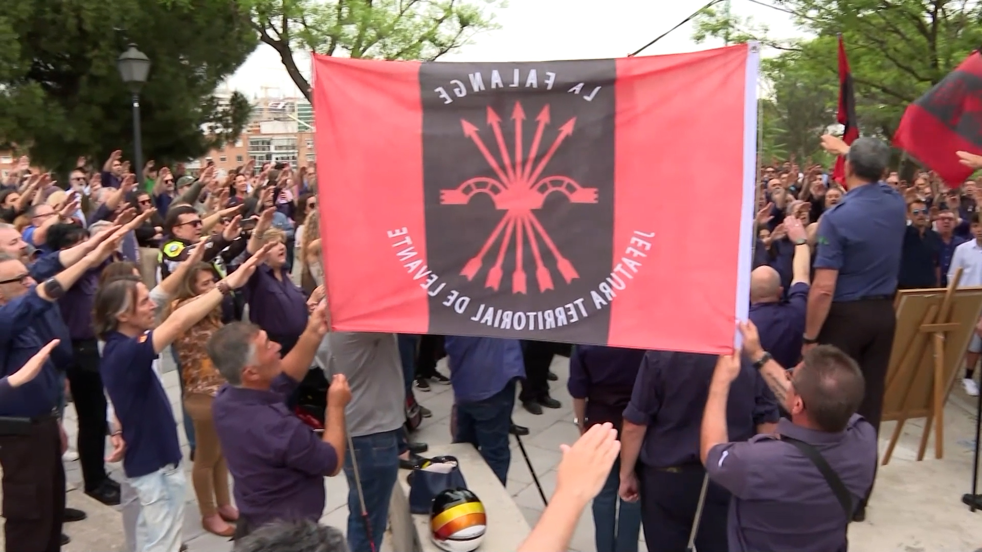 Falangistas homenajean a José Antonio Primo de Rivera en el cementerio ...