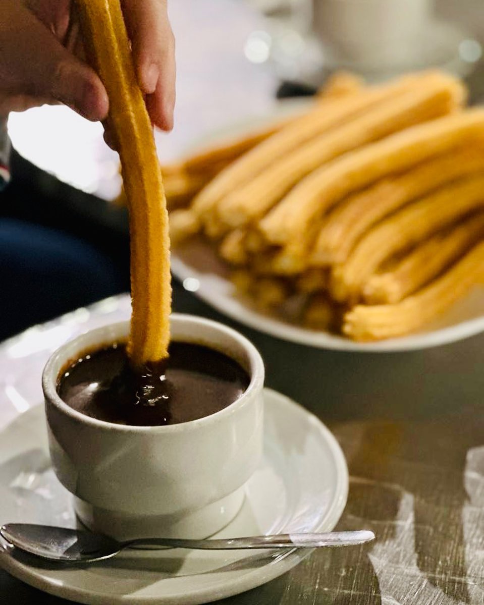 Así puedes probar los famosos churros con chocolate de San Ginés sin ...
