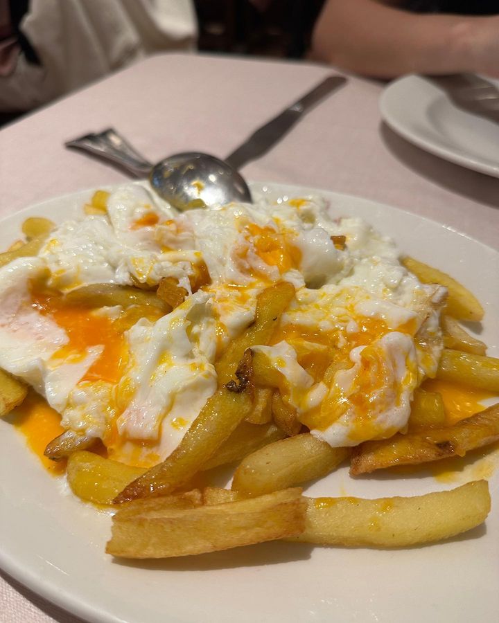De los huevos rotos de Lucio al bacalao de Labra: 9 platos madrileños ...