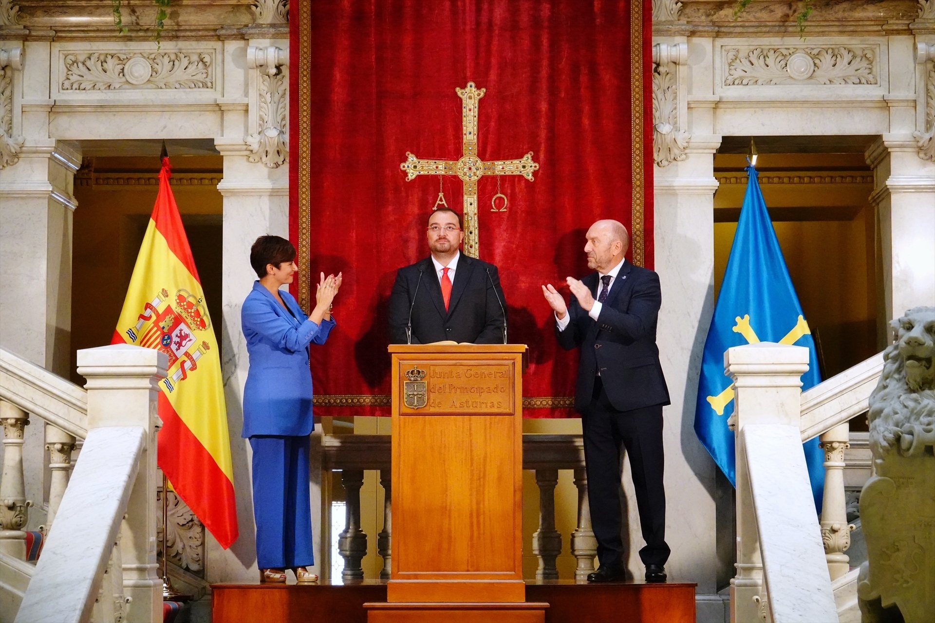 Barbón toma posesión como presidente del Principado: «Hoy empeño mi ...