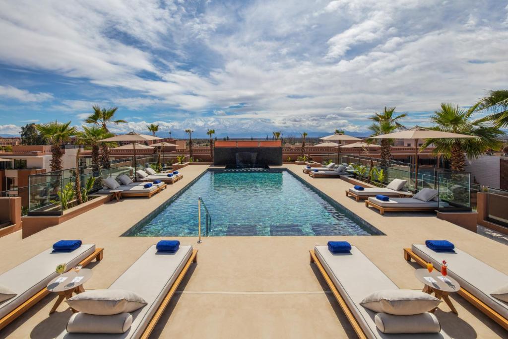 Así es el lujoso hotel de Cristiano Ronaldo en el que se hospedan las víctimas del terremoto de ...