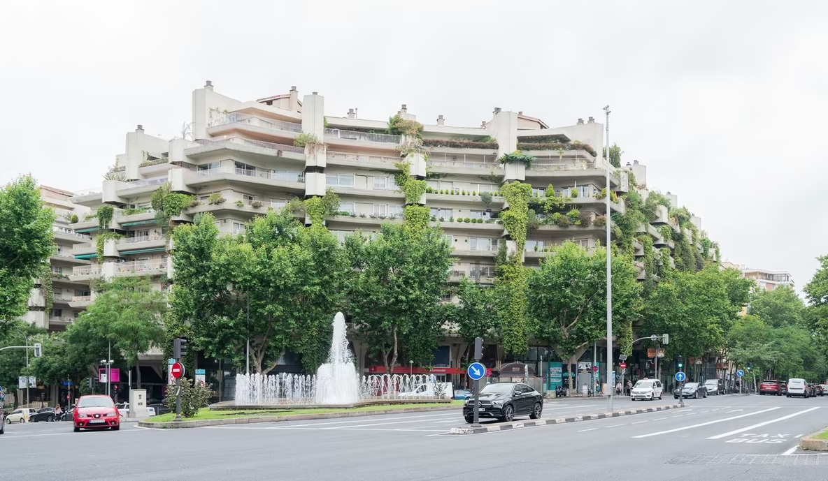 Los pisos que Franco mandó construir para los militares en el centro de ...
