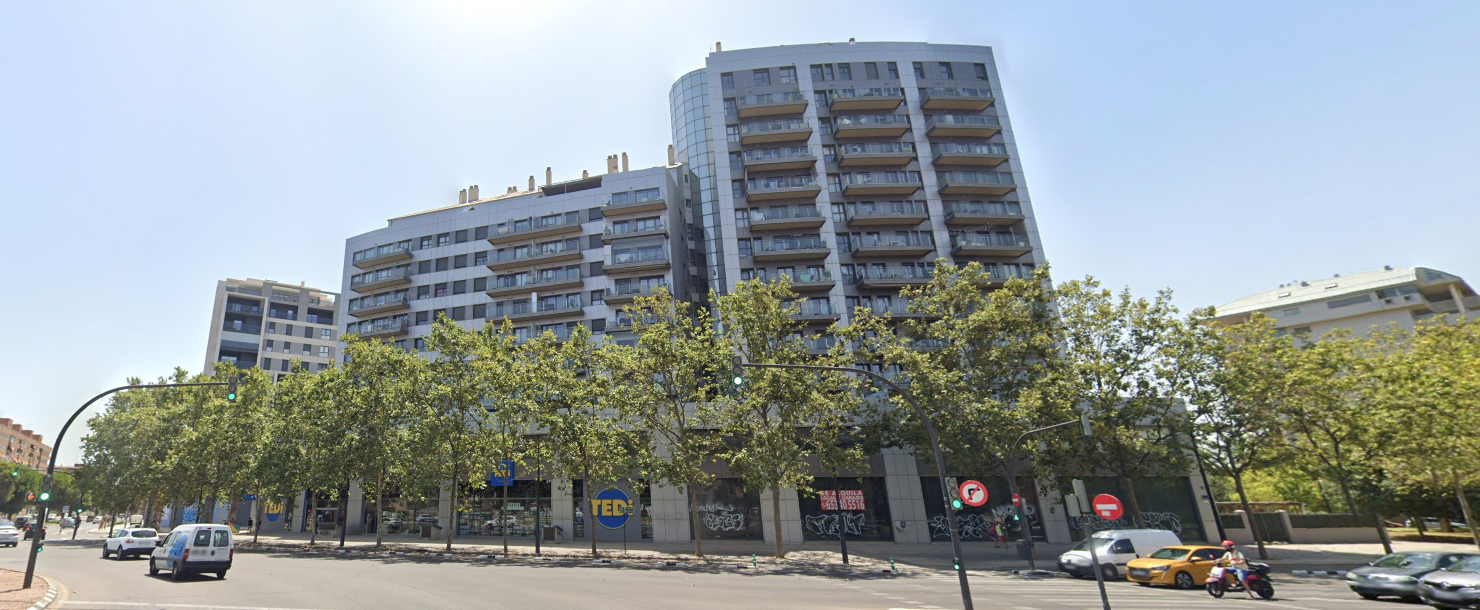 Así era el edificio quemado en Valencia: 14 plantas y unas 138 viviendas