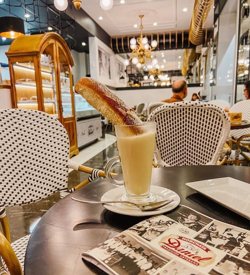 Qué son los fartons, el típico dulce valenciano para mojar en horchata
