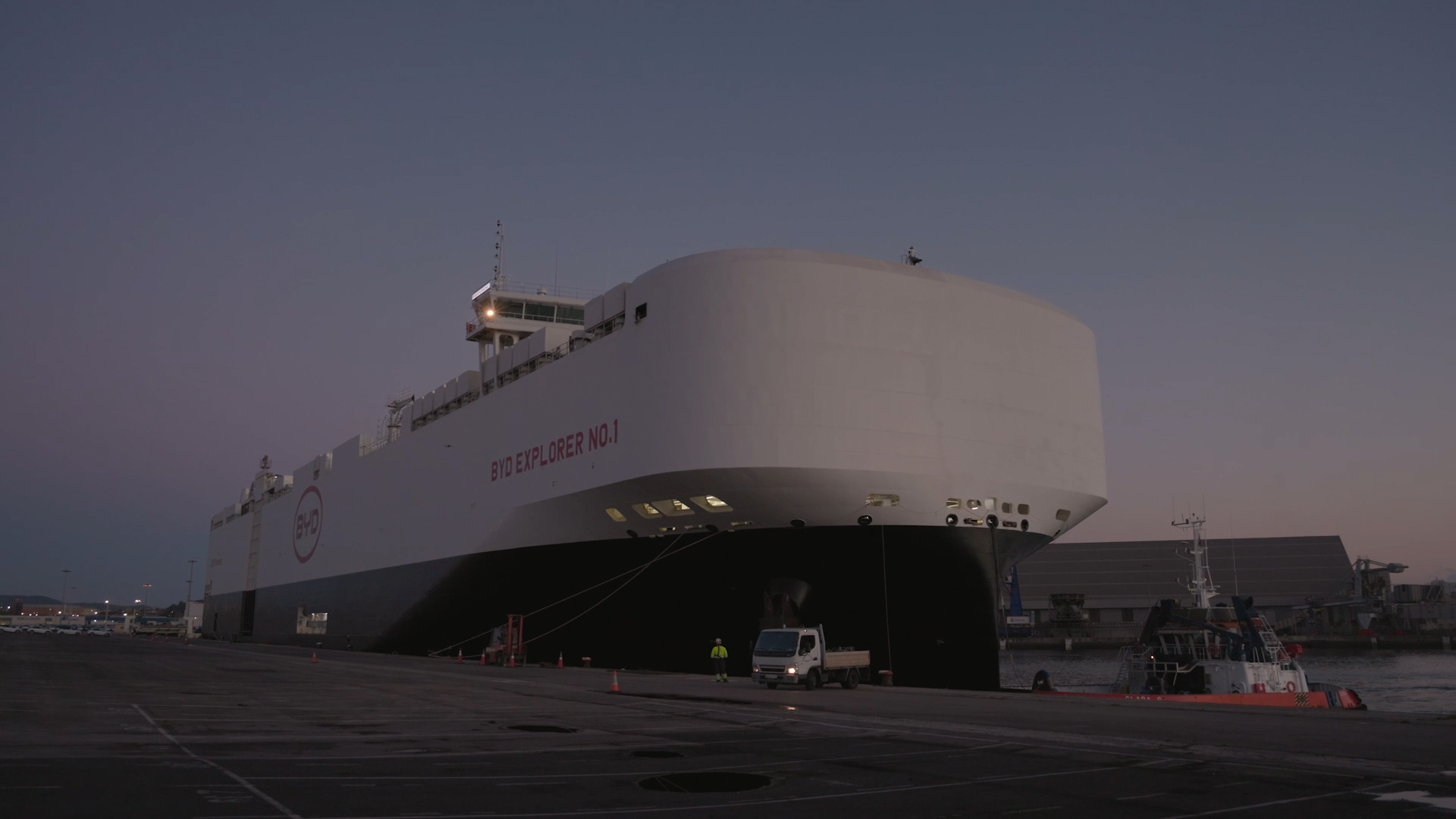 El barco de BYD, Explorer No.1, desembarca por primera vez en España ...