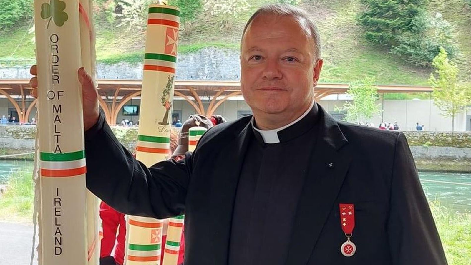 Un capellán castrense, en estado grave tras ser apuñalado en Irlanda