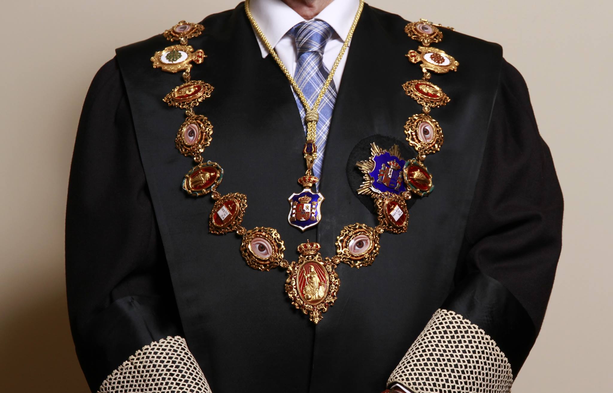 Casa Real: El collar con diez ojos y 180 años de historia que el Rey ...