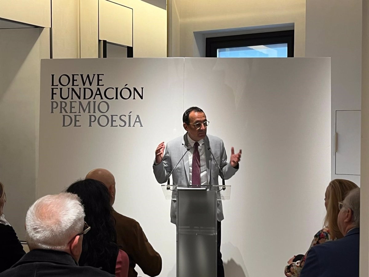 El catedrático Javier Velaza gana el Premio Loewe 2024 de poesía