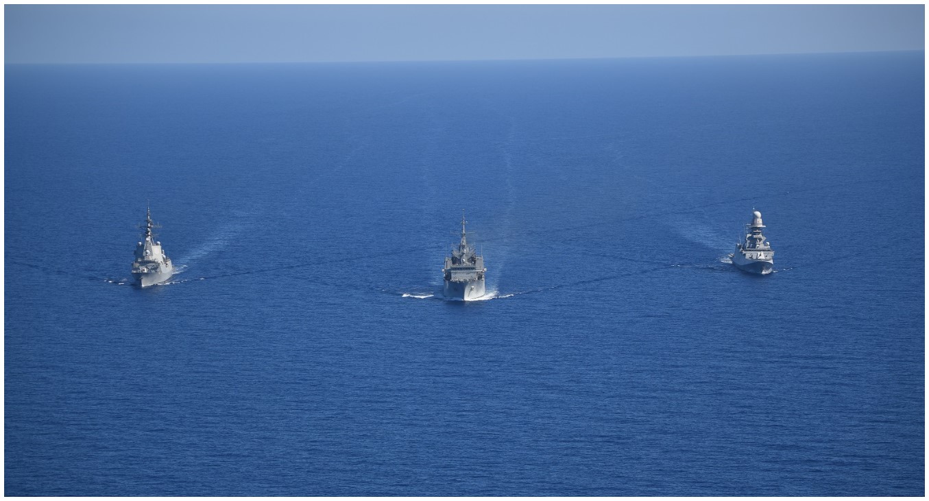 Armada española: Una fragata española demuestra a una italiana su gran ...