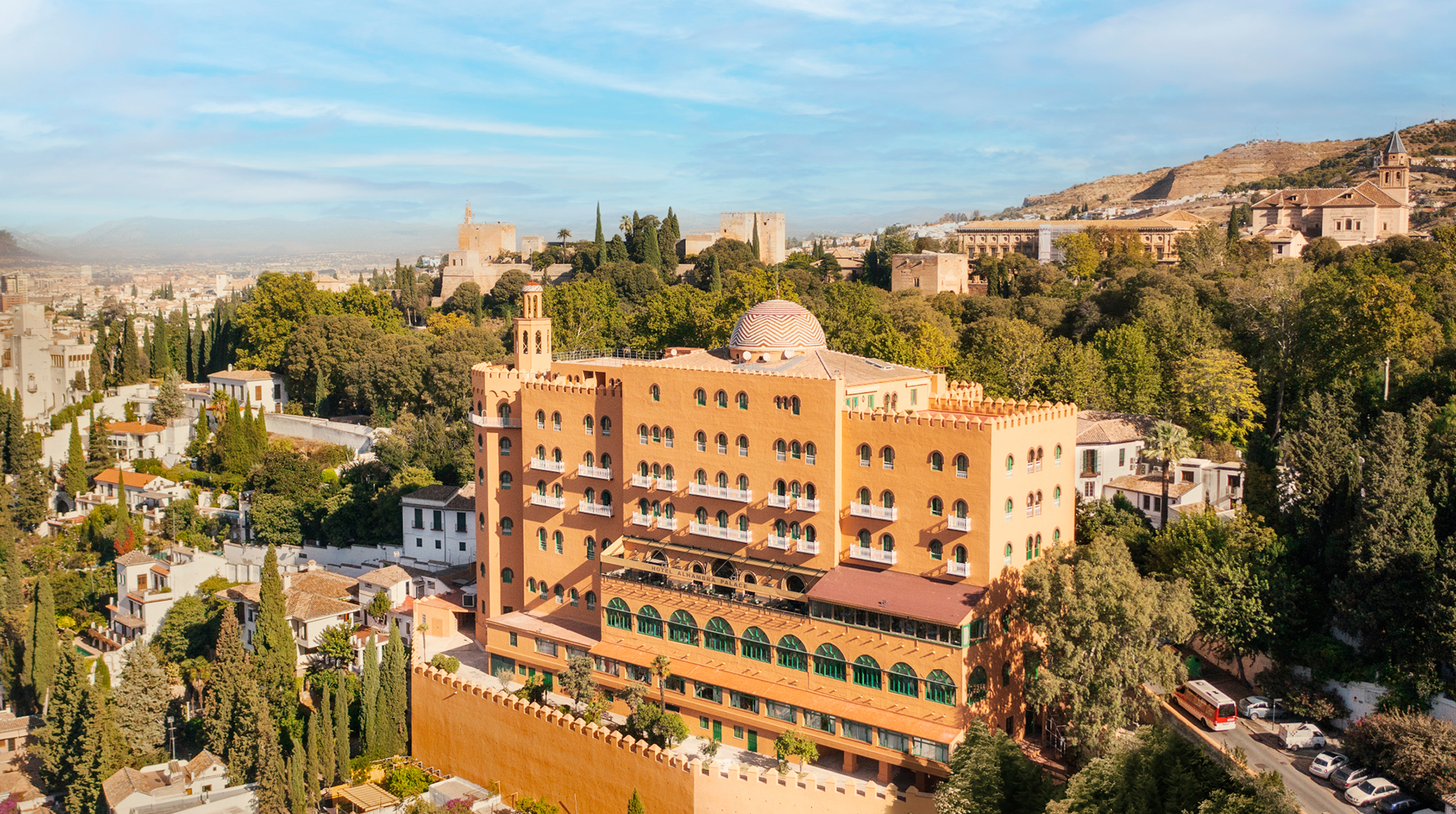 El gran hotel que inauguró Alfonso XIII y alojó a Brad Pitt y al Dalai ...