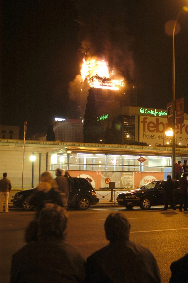 El incendio del edificio Windsor cumple 20 años: uno de los grandes ...