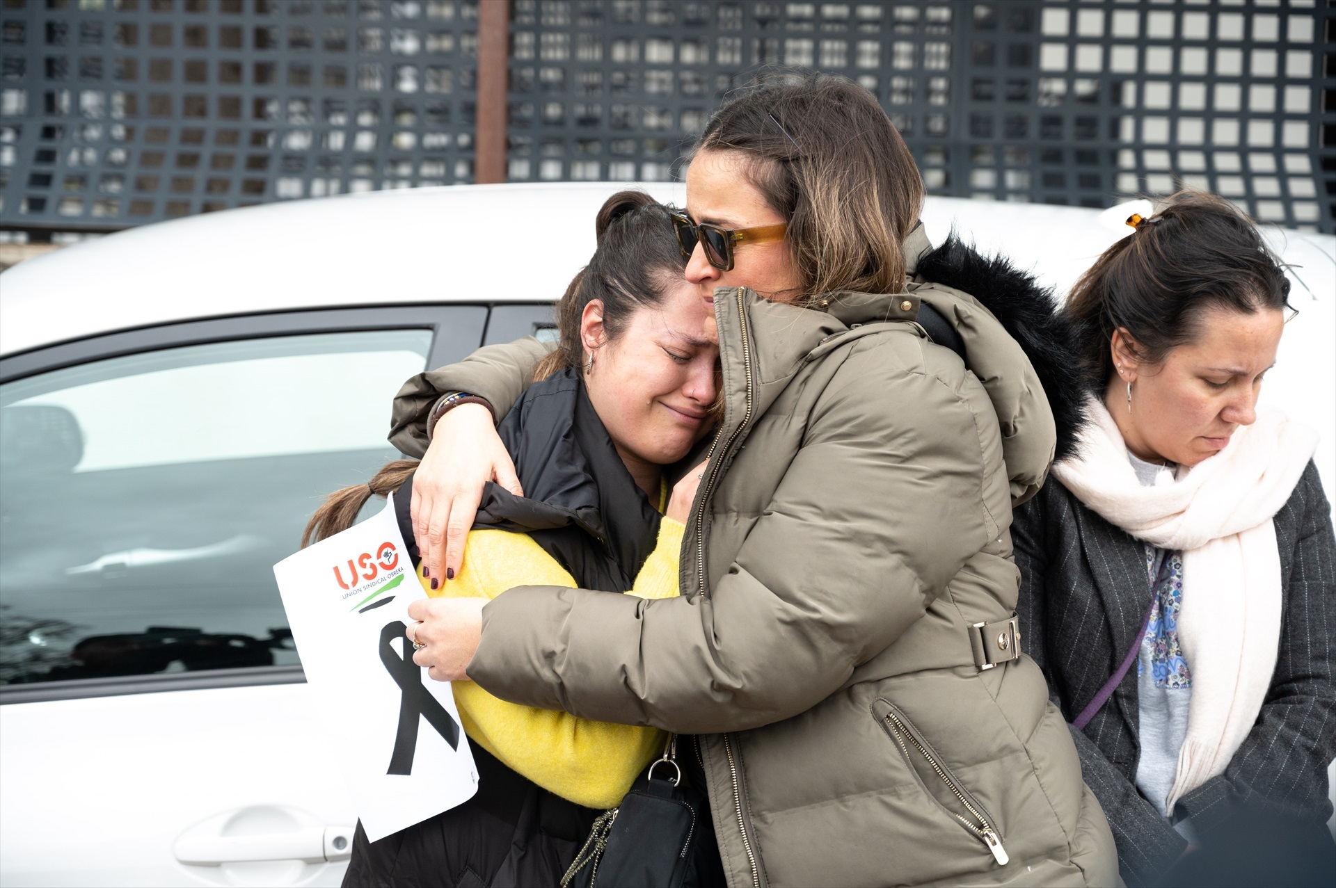 La cruel indiferencia de una menor al ver que otros dos adolescentes ...