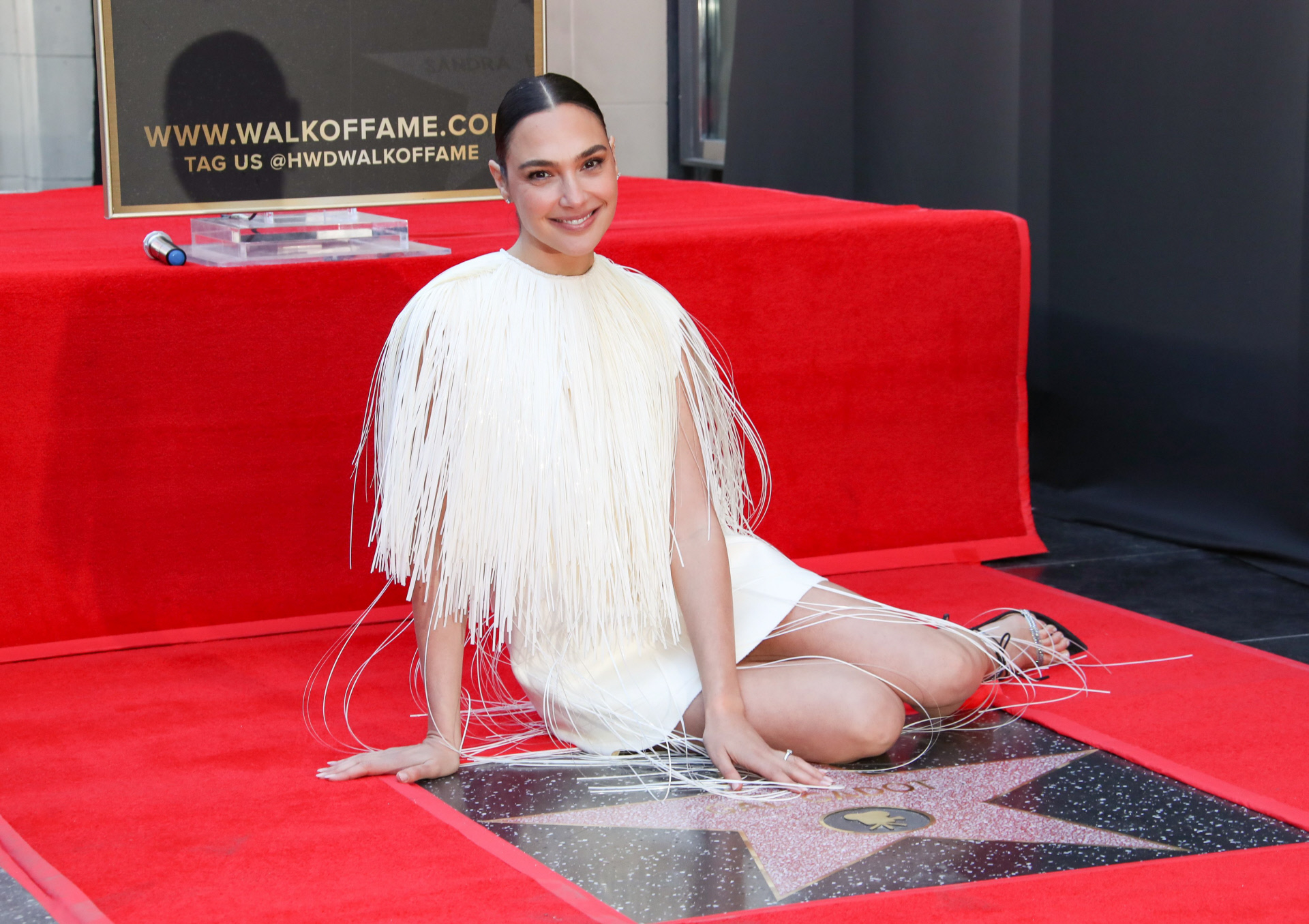 Gal Gadot recibe su estrella de la fama entre quejas palestinas: «Solo soy una chica de una ...